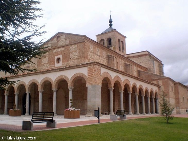 Santa Olmedo's Instagram, Twitter & Facebook on IDCrawl